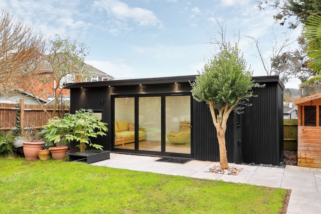 Aluminium Bifold Doors Leeds — 5-Day Lead Times | Mazuli